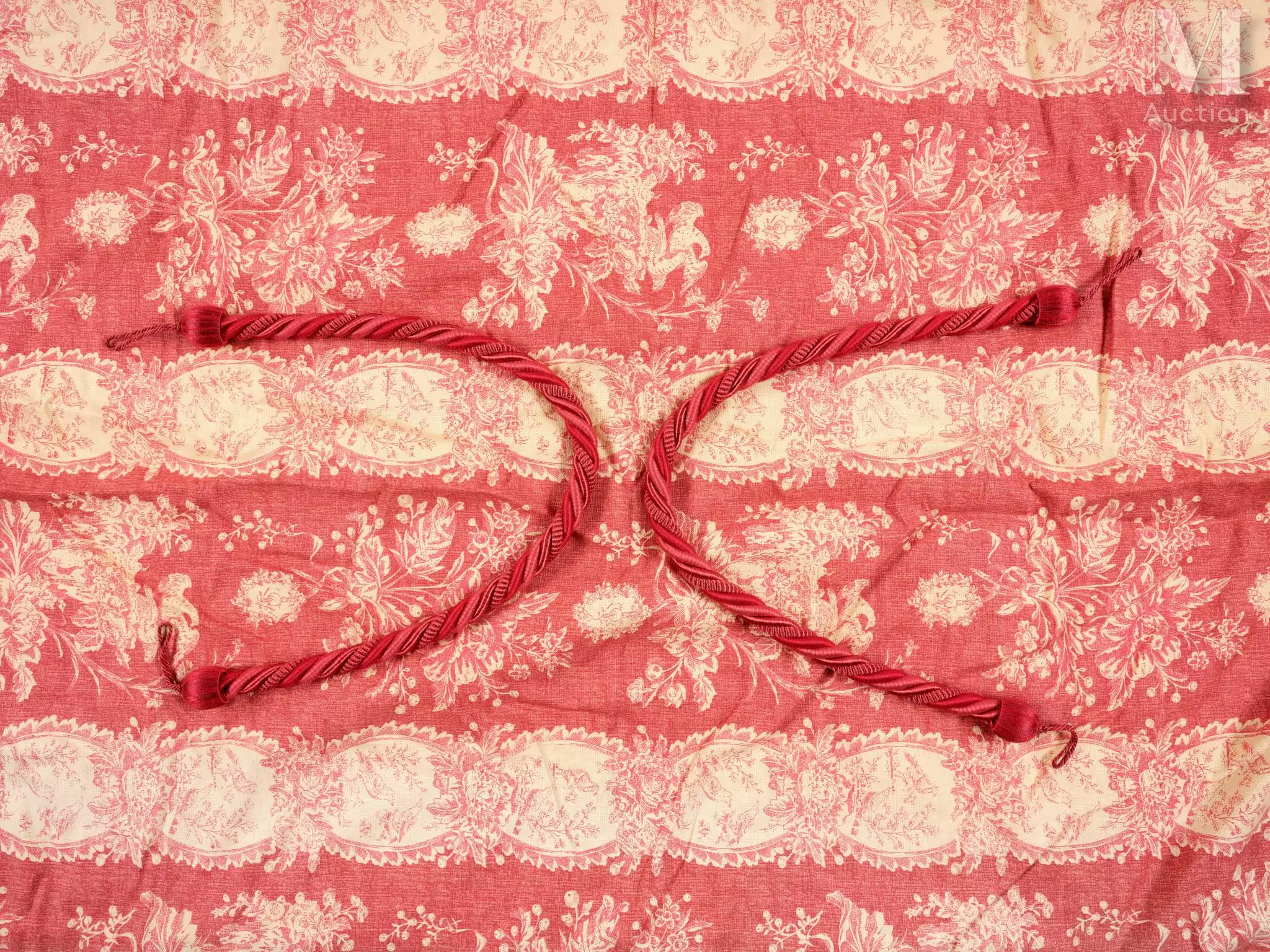 Deux paires de rideaux rouges et blanc - Lot 484 - enchères