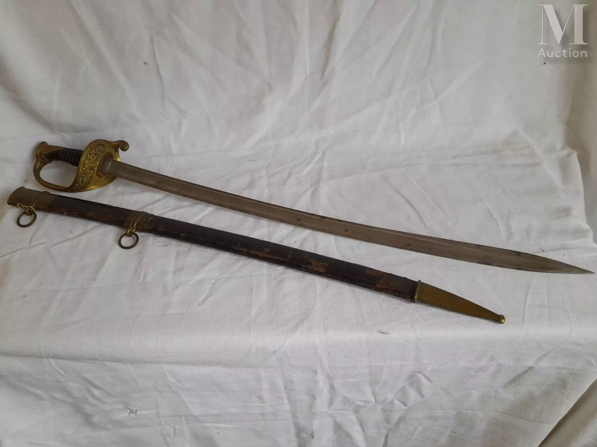 Sabre de cavalerie et son fourreau - Lot 486 - enchères